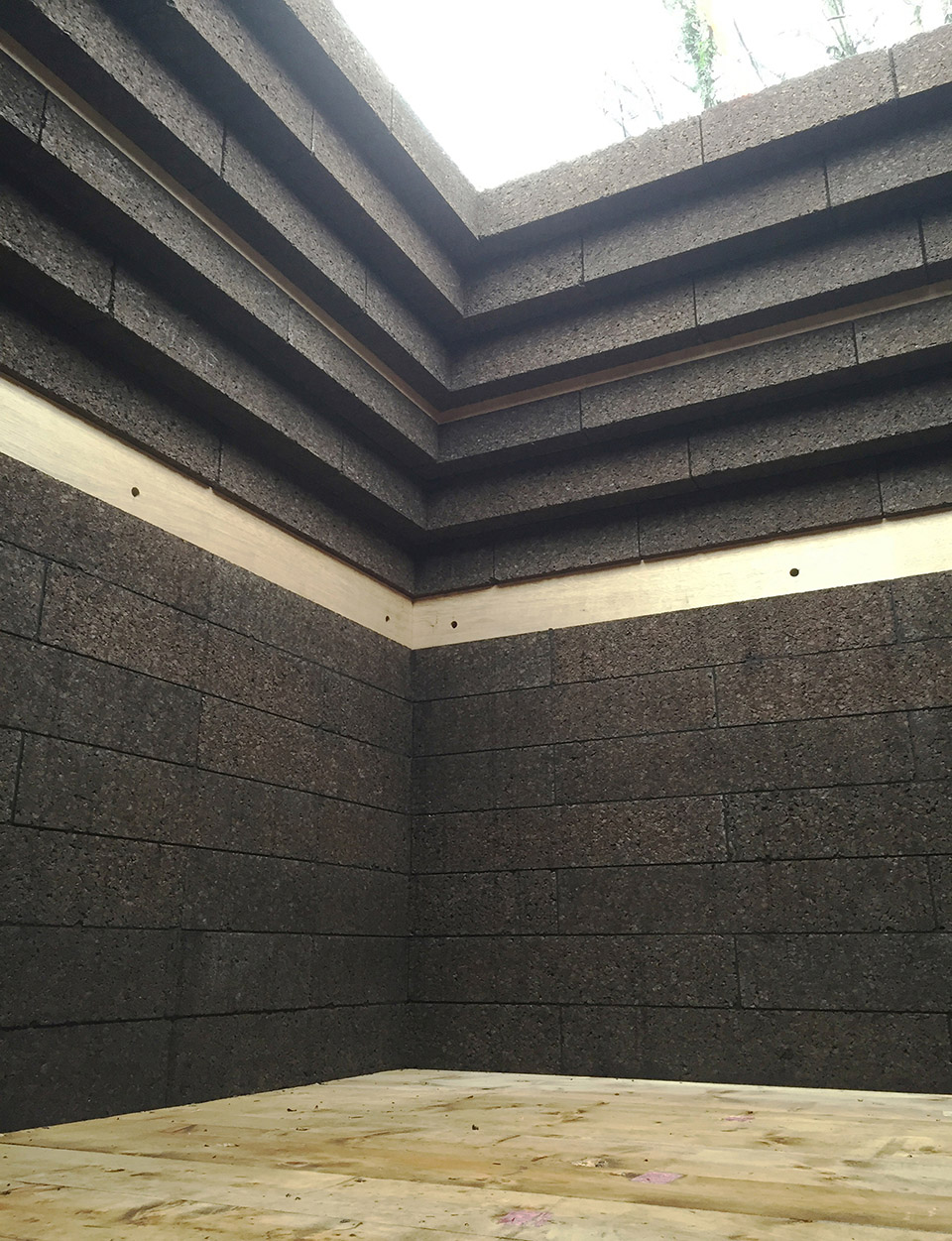 软木住宅，英国 / Matthew Barnett Howland + Dido Milne + Oliver Wilton - 谷德设计网