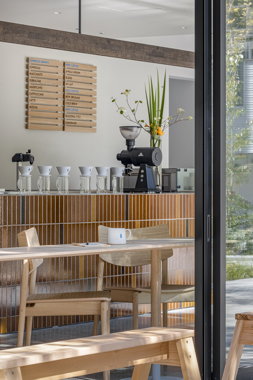 Blue Bottle Coffee Shibuya Cafe by Keiji Ashizawa Design - 谷德设计网