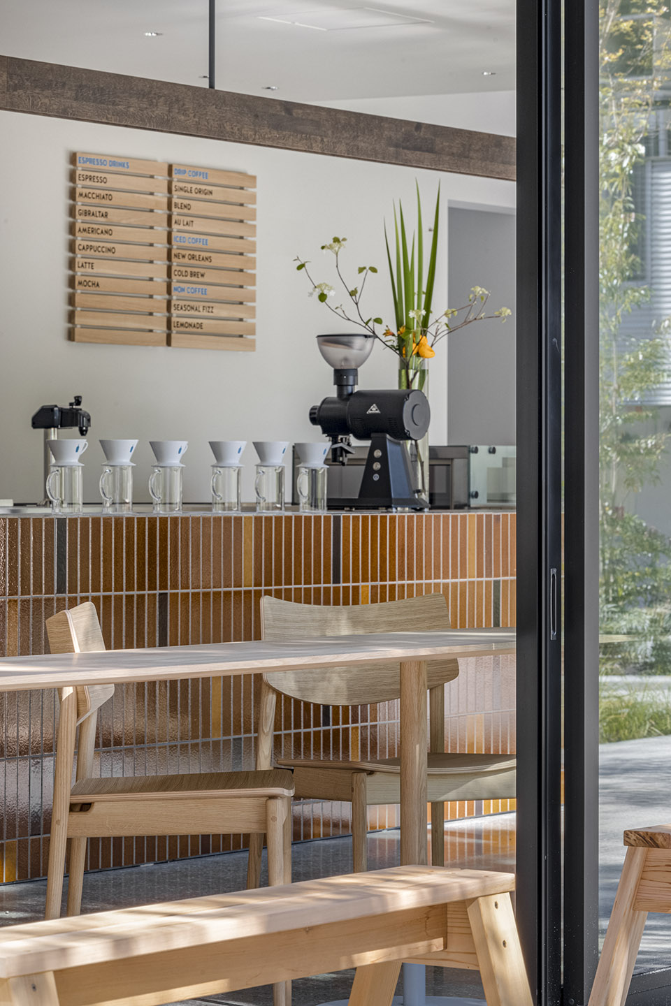 Blue Bottle Coffee Shibuya Cafe by Keiji Ashizawa Design - 谷德设计网