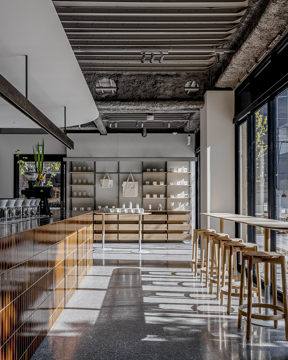 Blue Bottle Coffee Shibuya Cafe by Keiji Ashizawa Design - 谷德设计网