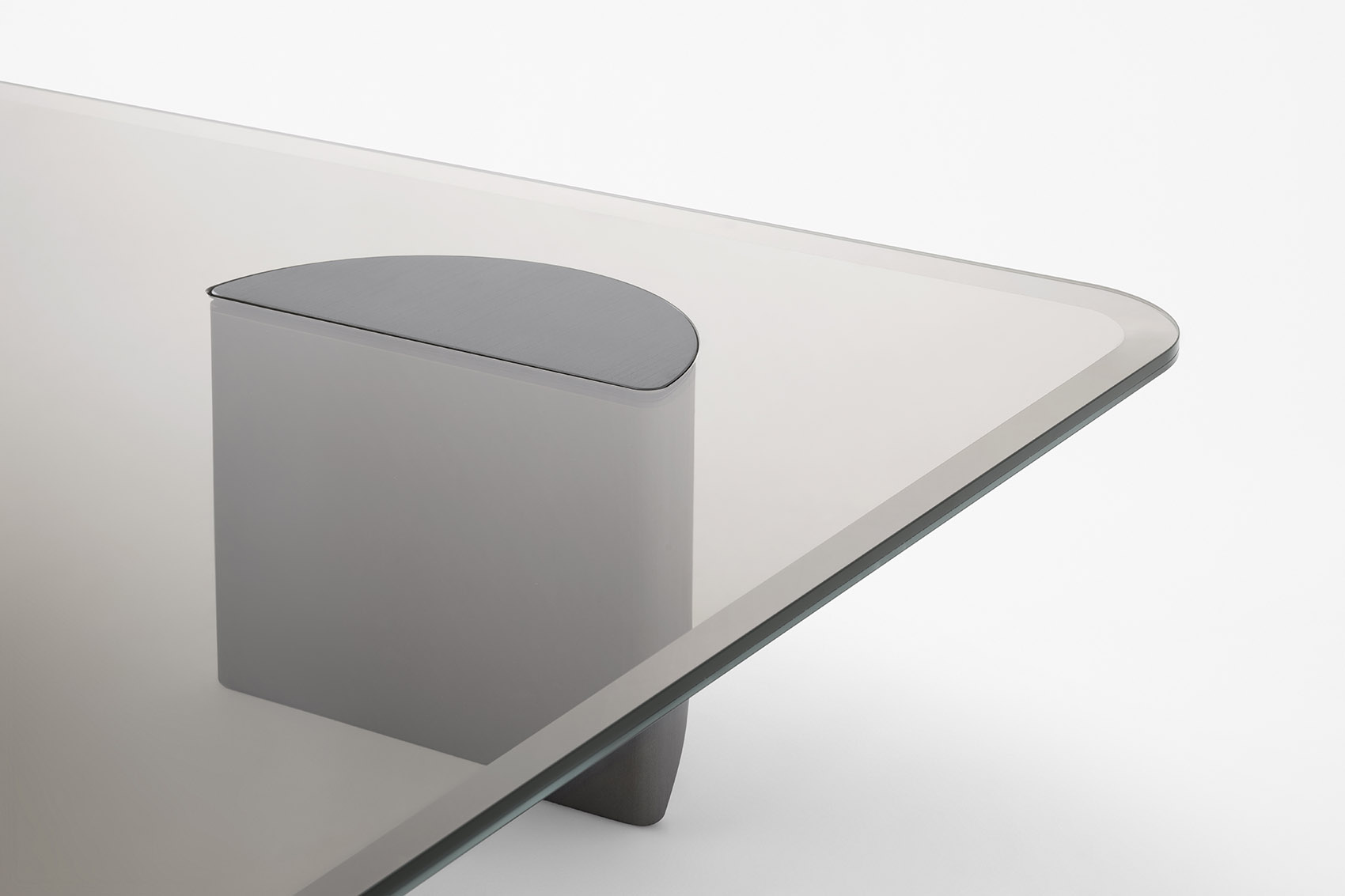 easel and wedge for Minotti by nendo - 谷德设计网