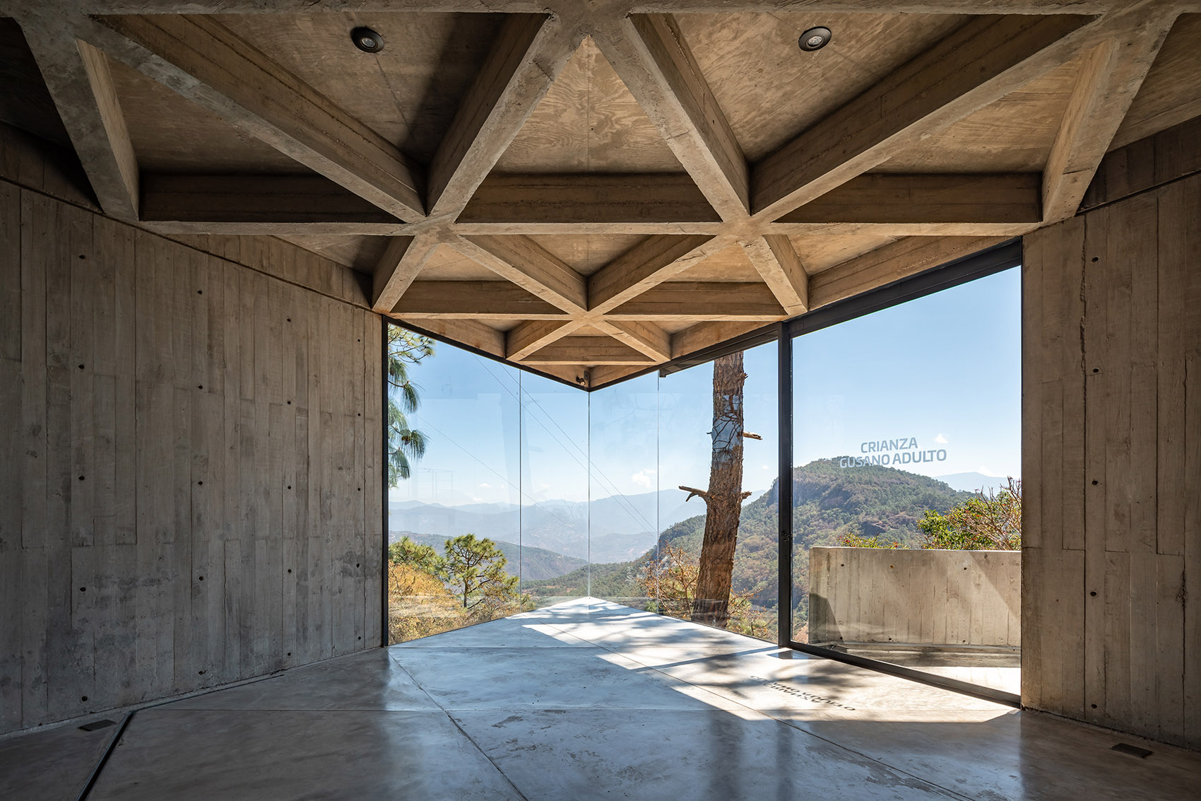 Silk Worm Sanctuary by LAMZ Arquitectura - 谷德设计网