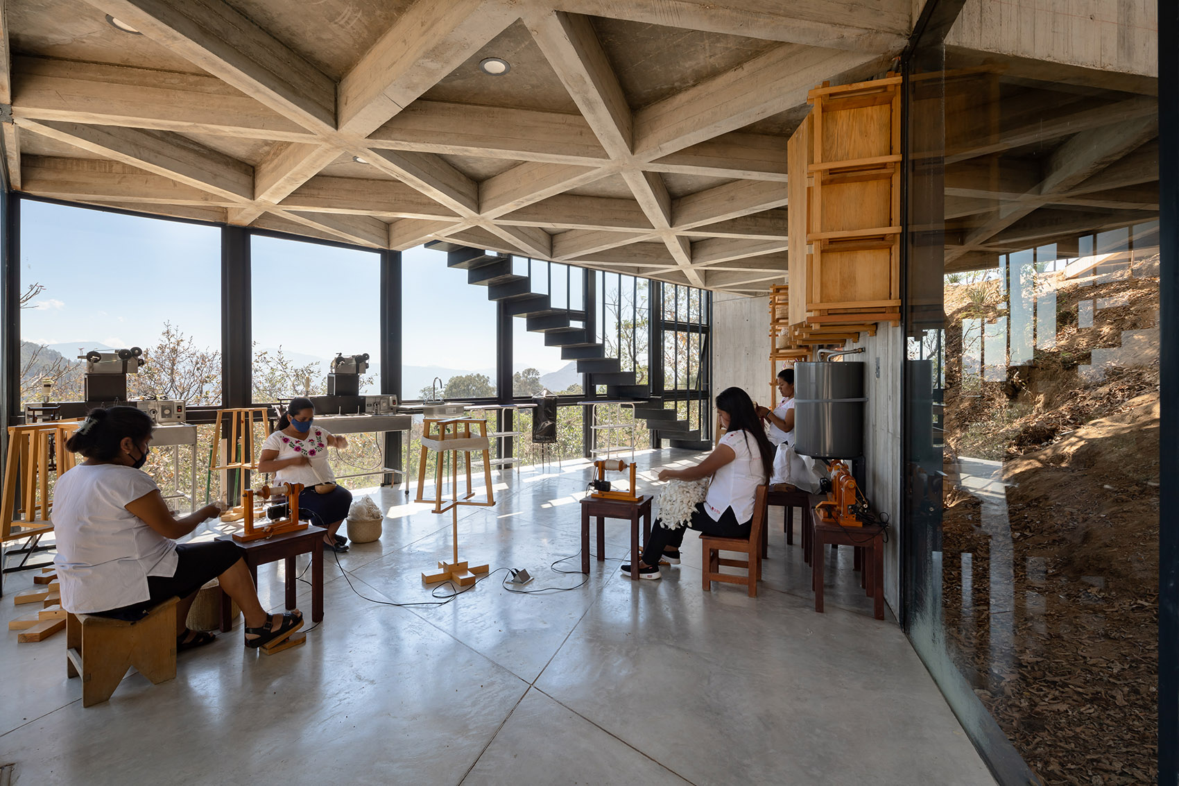 Silk Worm Sanctuary by LAMZ Arquitectura - 谷德设计网