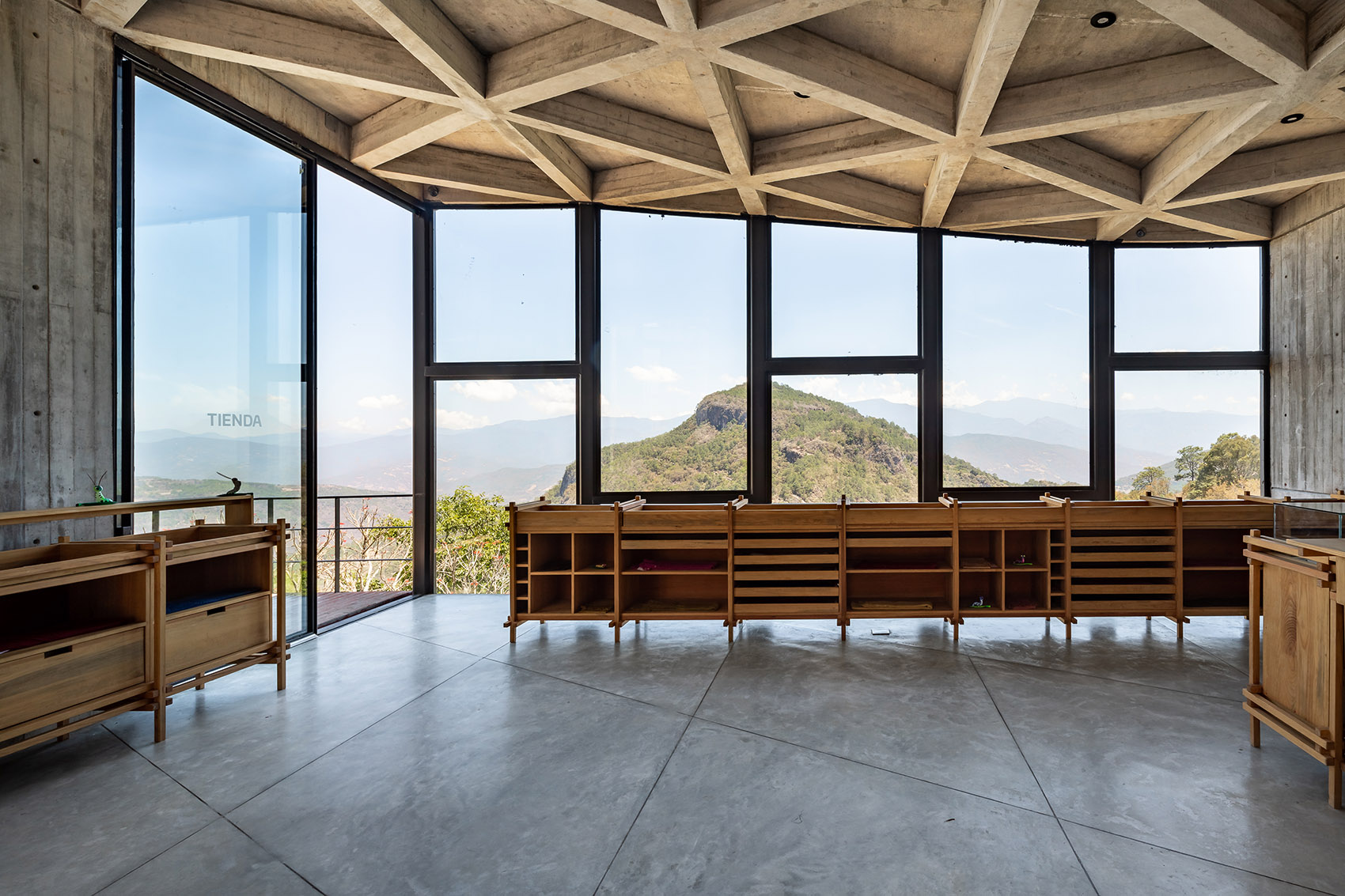 Silk Worm Sanctuary by LAMZ Arquitectura - 谷德设计网