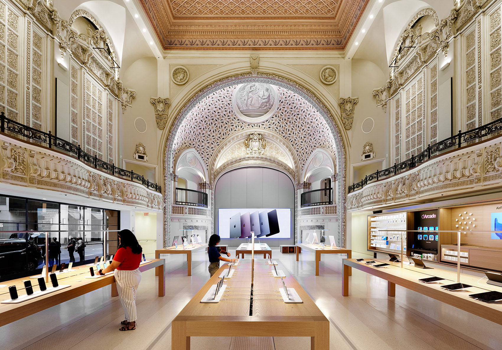 Apple Tower Theatre by Foster + Partners - 谷德设计网