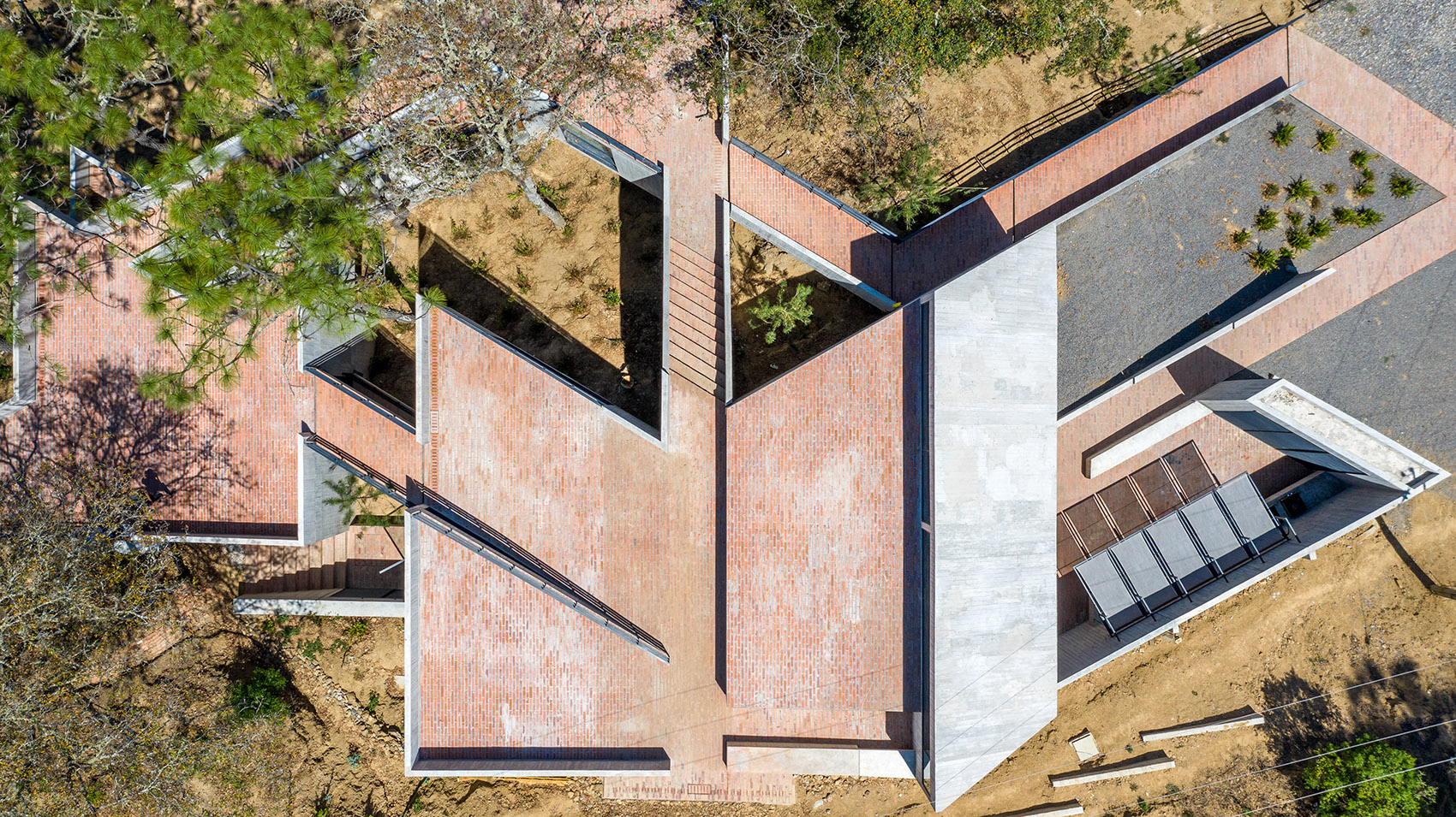 Silk Worm Sanctuary by LAMZ Arquitectura - 谷德设计网