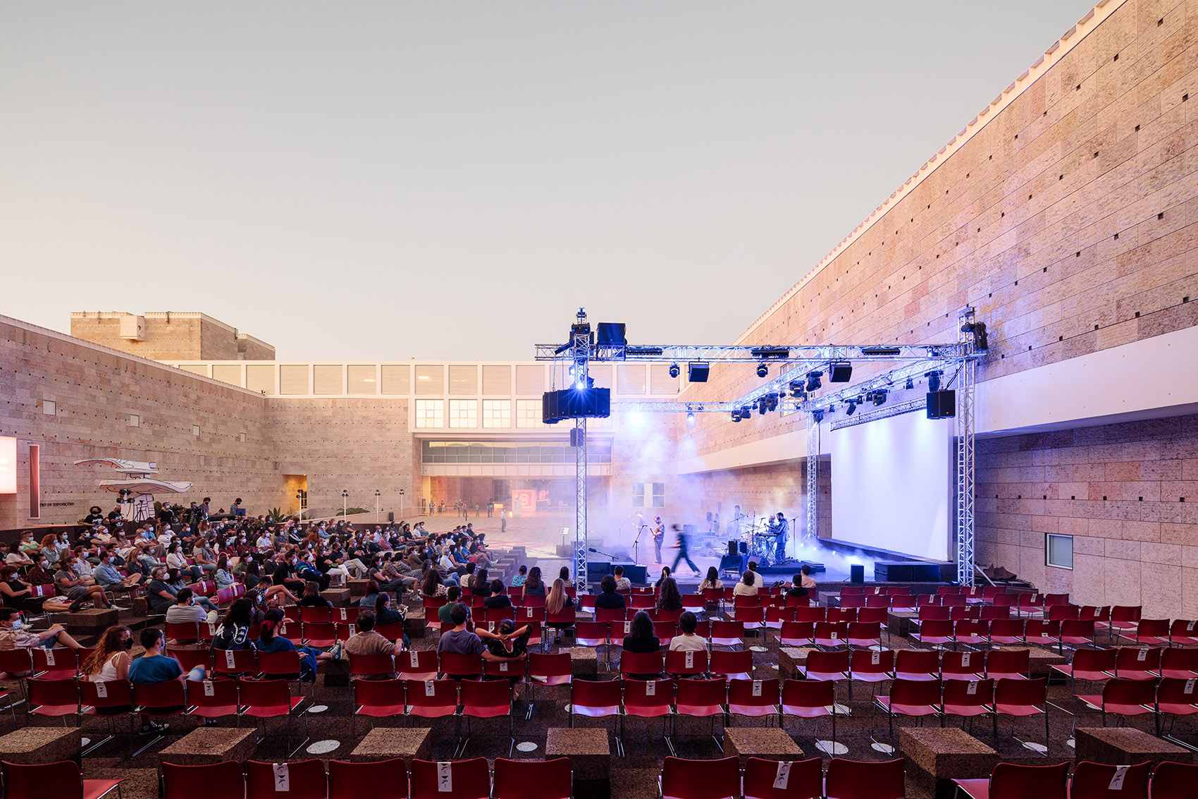 CCB Auditorium by Bak Gordon Arquitectos - 谷德设计网