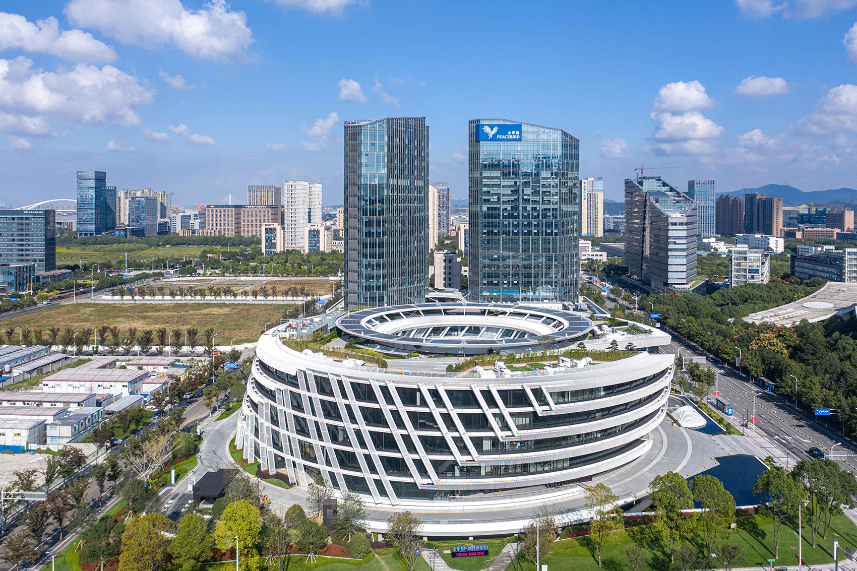 Landscape design of Ningbo·Peacebird Fashion Center by Palm Design - 谷德设计网