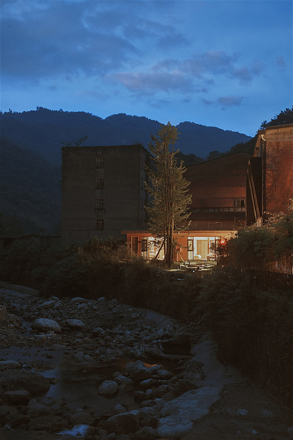 Chengdu 1979 Factory Renovated Boutique Hotel, China by OAD - 谷德设计网