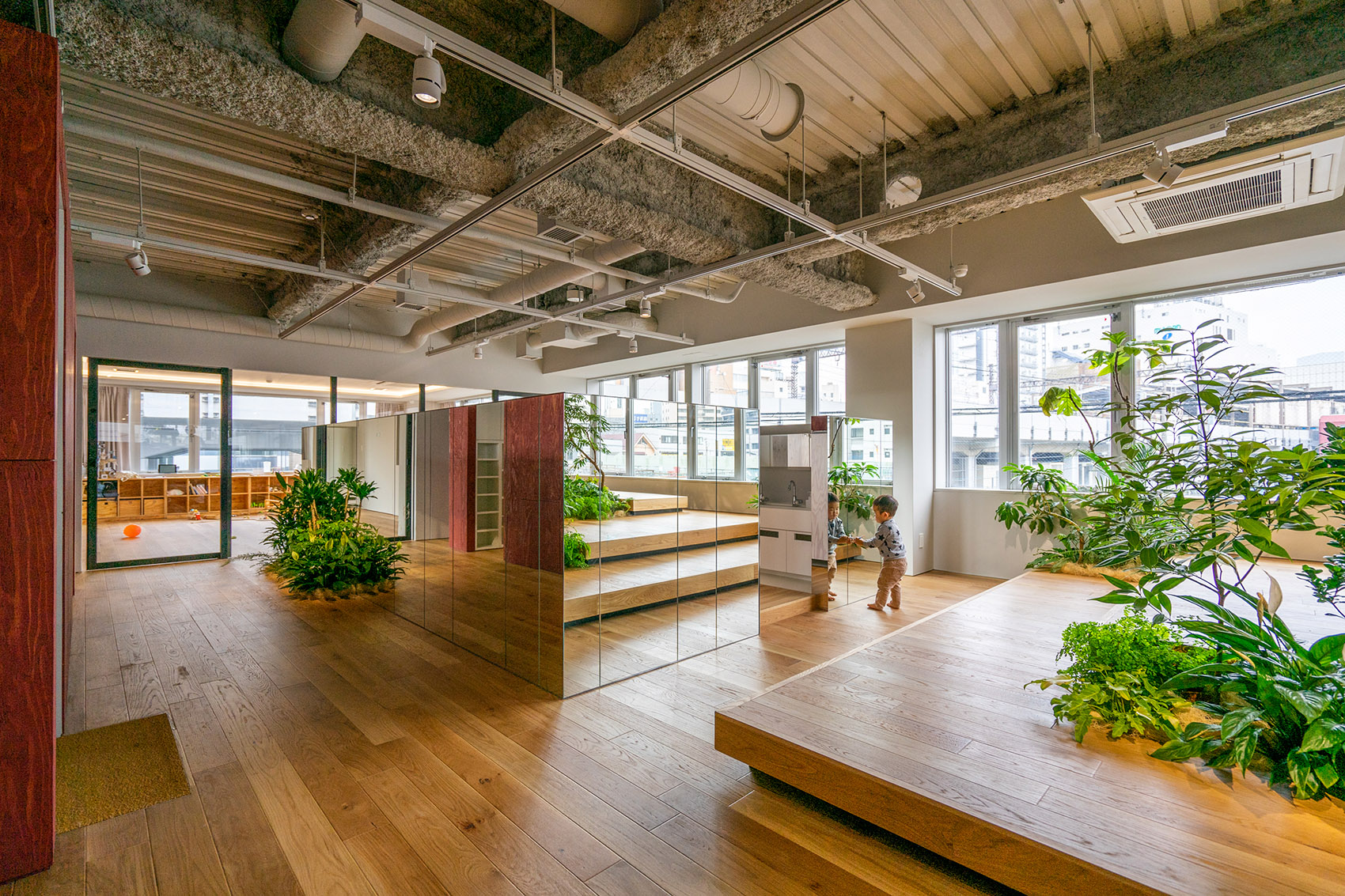 KIDS SMILE LABO Nursery by HIBINOSEKKEI + Youji no Shiro + KIDS DESIGN ...