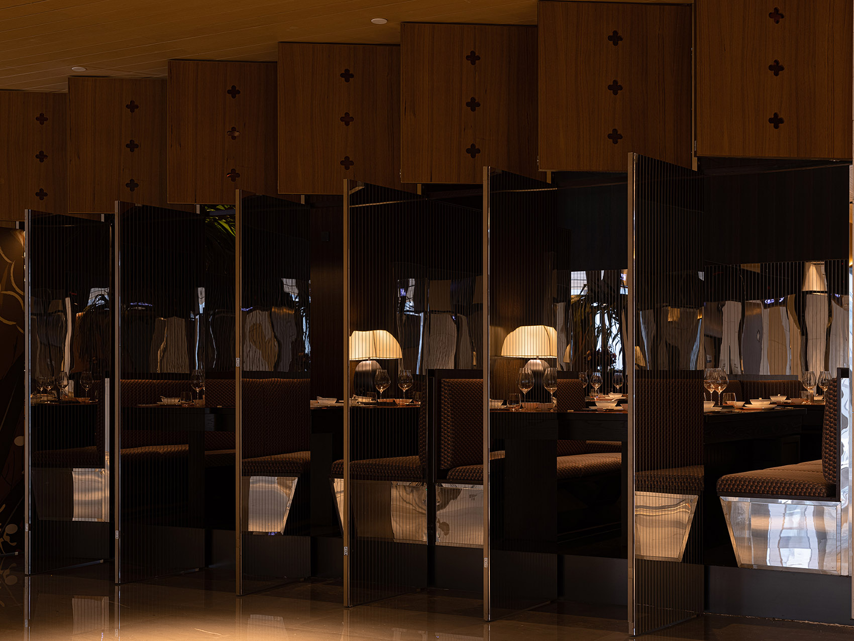 Man Chao Hui top-notch restaurant, China by Various Associates - 谷德设计网