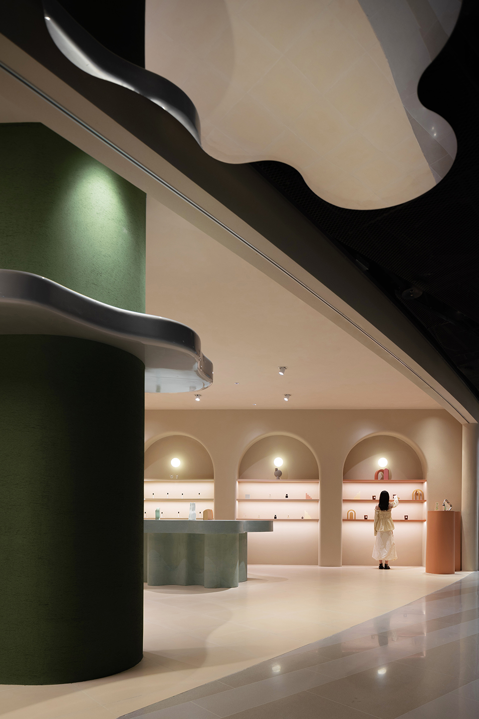 Aaddd Beauty lifestyle flagship store, China by SLT - 谷德设计网