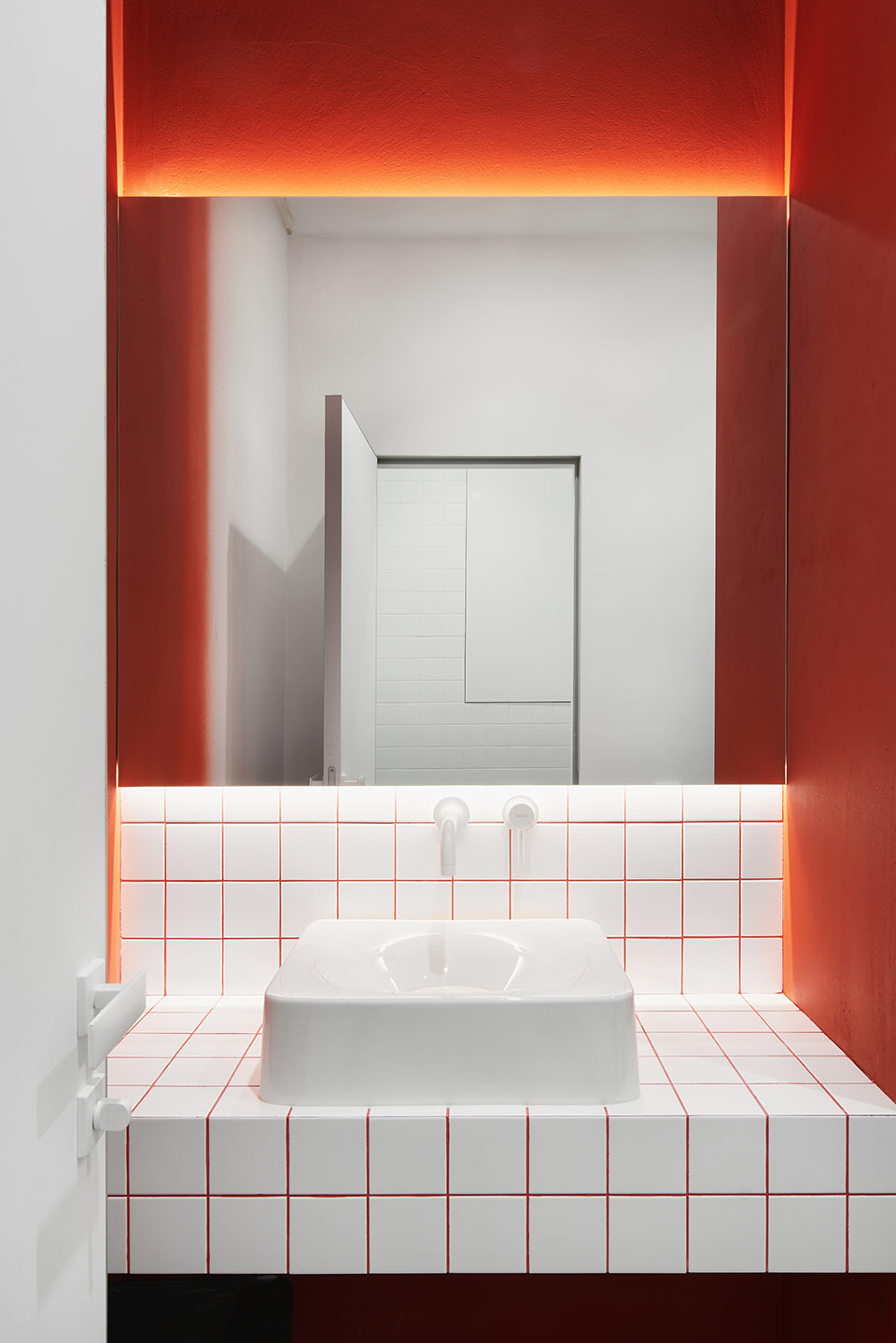 Office AV by Line Design Studio - 谷德设计网