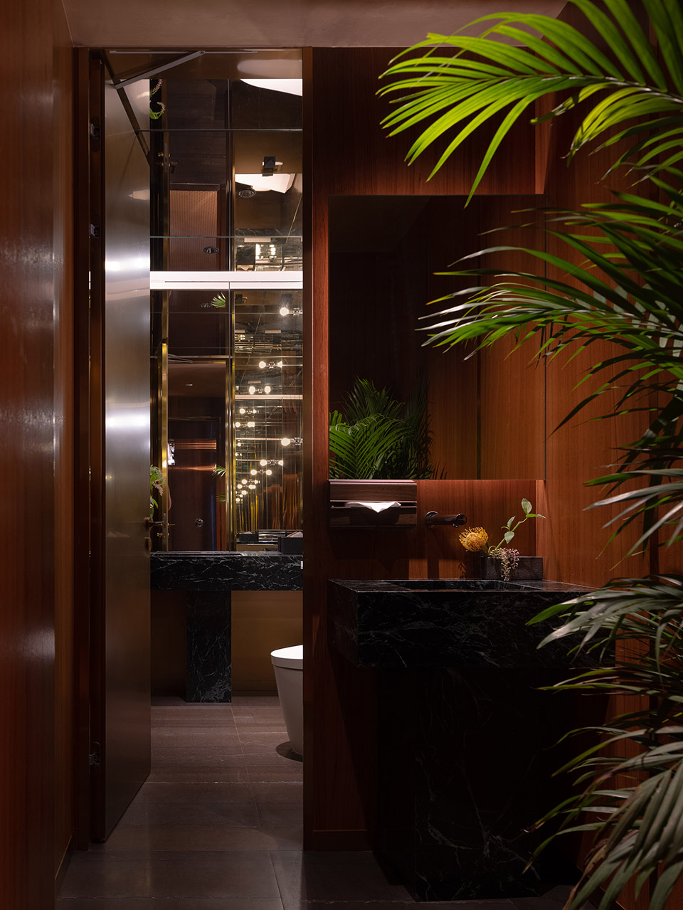 Man Chao Hui top-notch restaurant, China by Various Associates - 谷德设计网