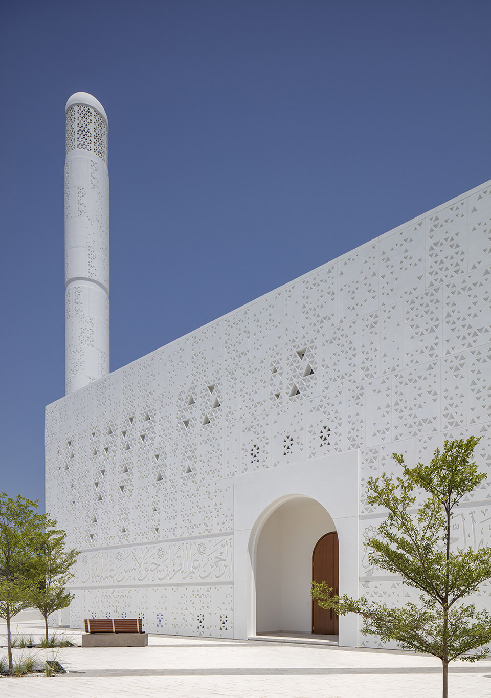 Mosque of The Late Mohamed Abdulkhaliq Gargash by Dabbagh Architects ...