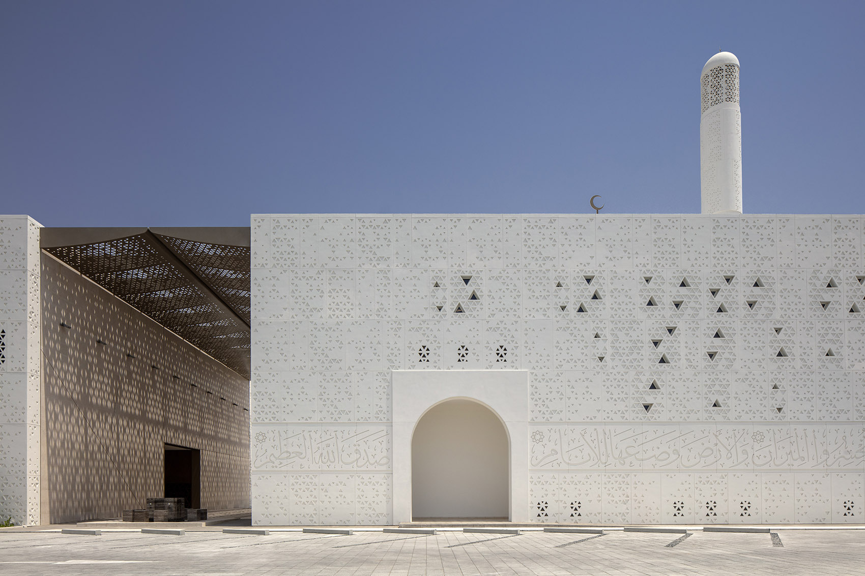 Mosque of The Late Mohamed Abdulkhaliq Gargash by Dabbagh Architects ...