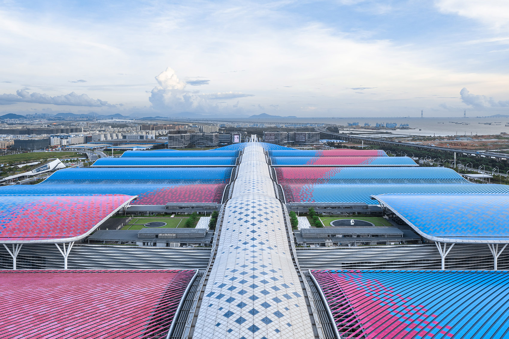 Shenzhen World, China by VP - 谷德设计网