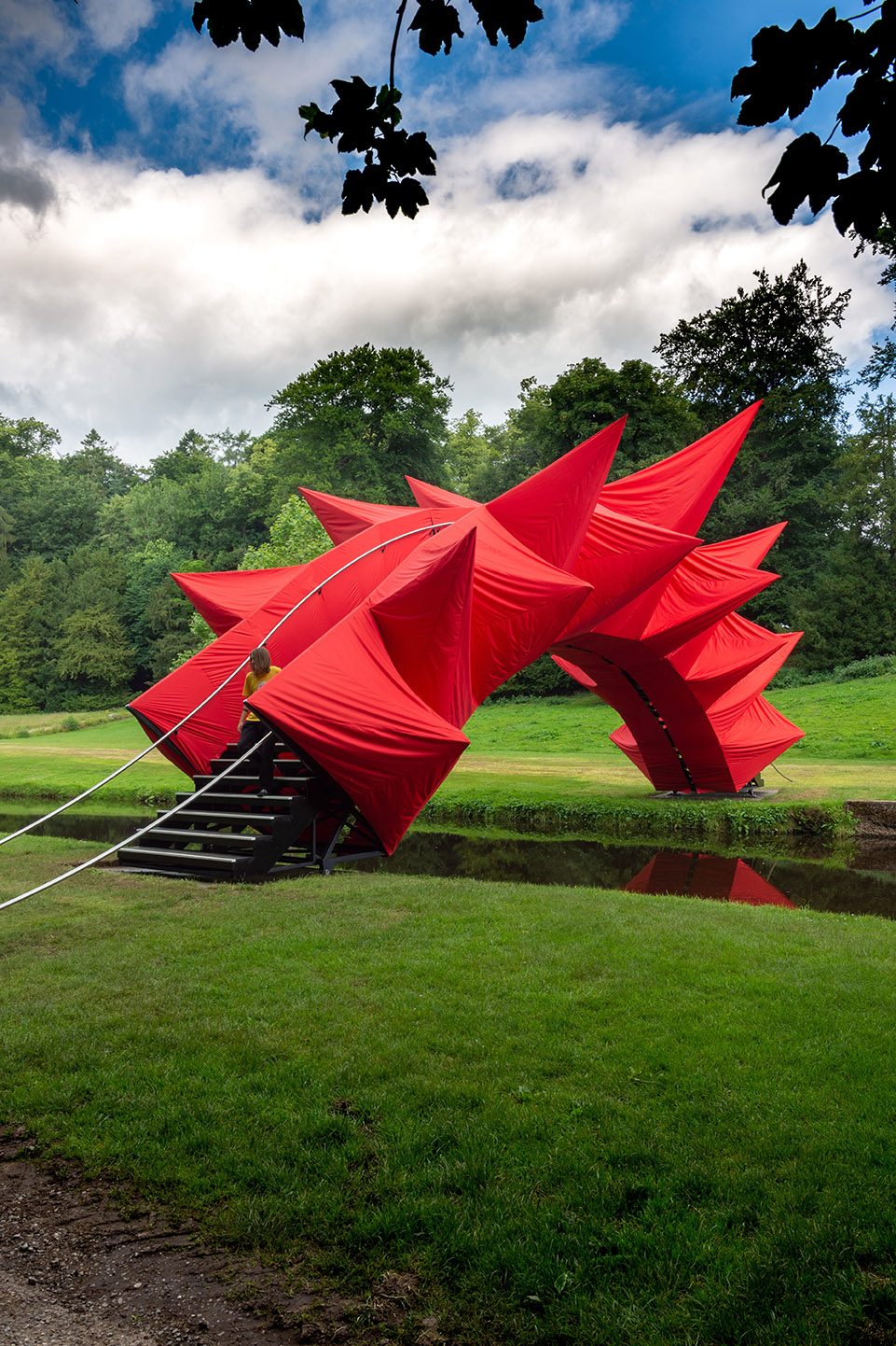 ‘Bridged’ by Steve Messam - 谷德设计网