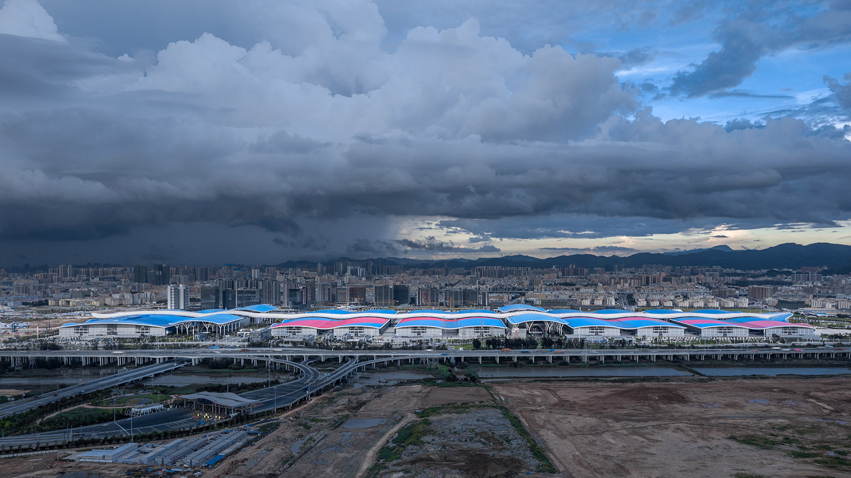 Shenzhen World, China by VP - 谷德设计网