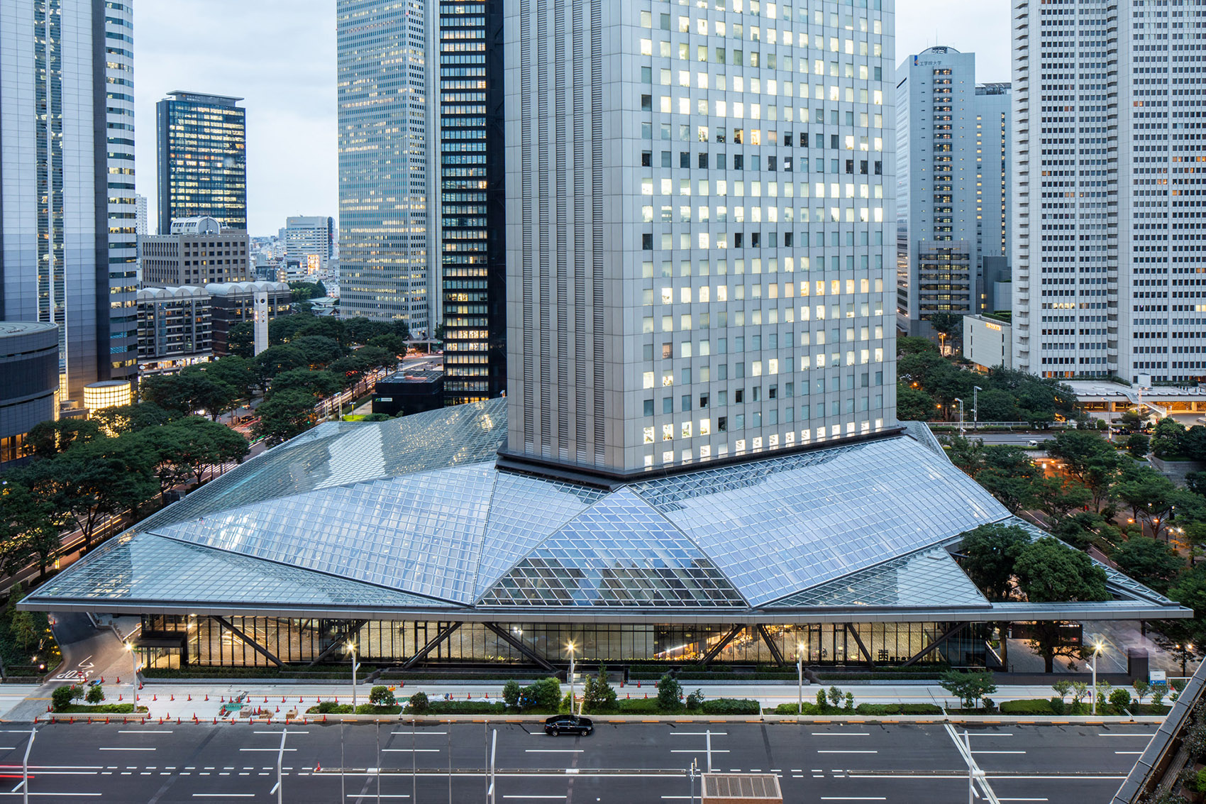 Shinjuku Sumitomo Building by Nikken Sekkei Ltd. - 谷德设计网