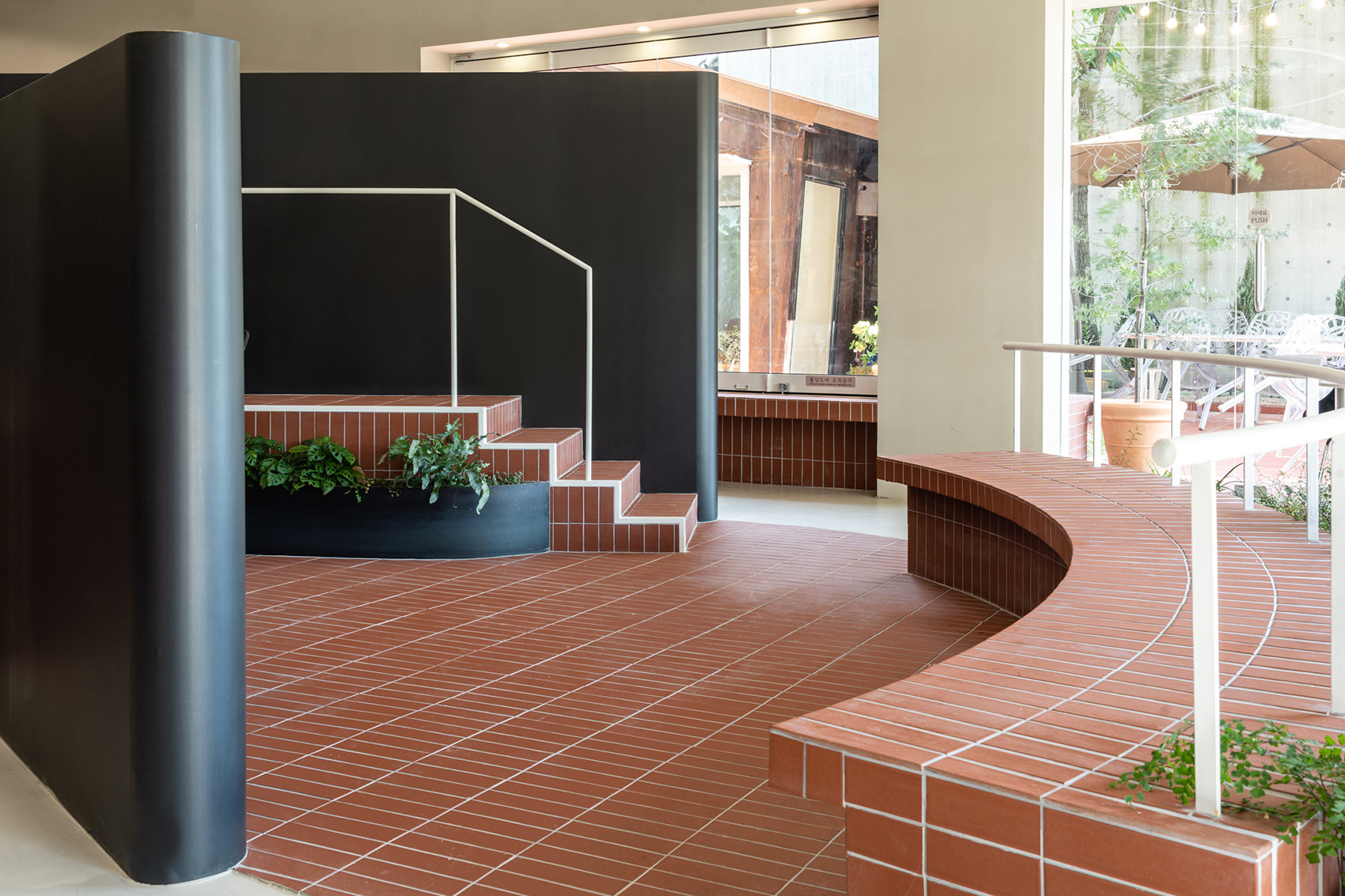 Steel Moment Coffee Shop and Bakery by Assemble Project - 谷德设计网