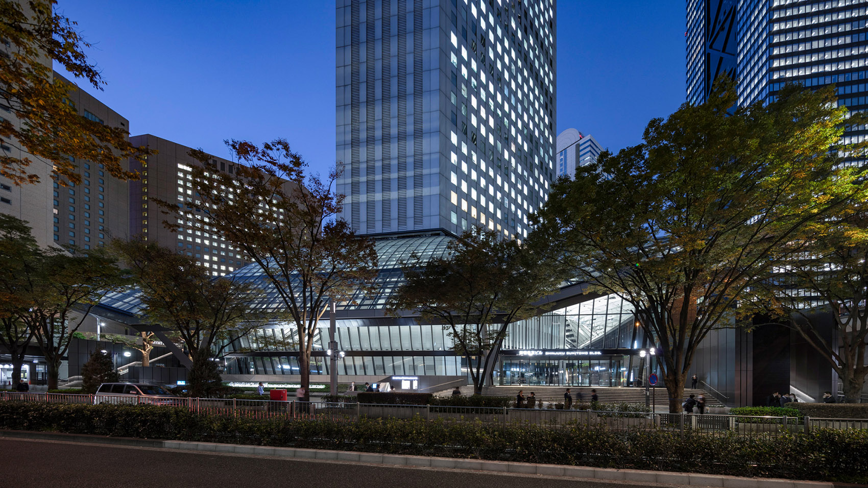Shinjuku Sumitomo Building by Nikken Sekkei Ltd. - 谷德设计网