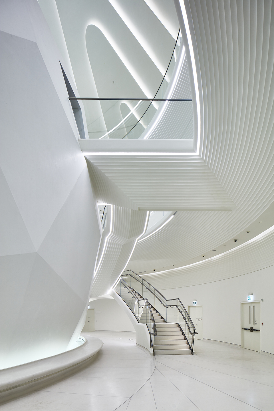 UAE Pavilion at Expo 2020 Dubai by Santiago Calatrava - 谷德设计网