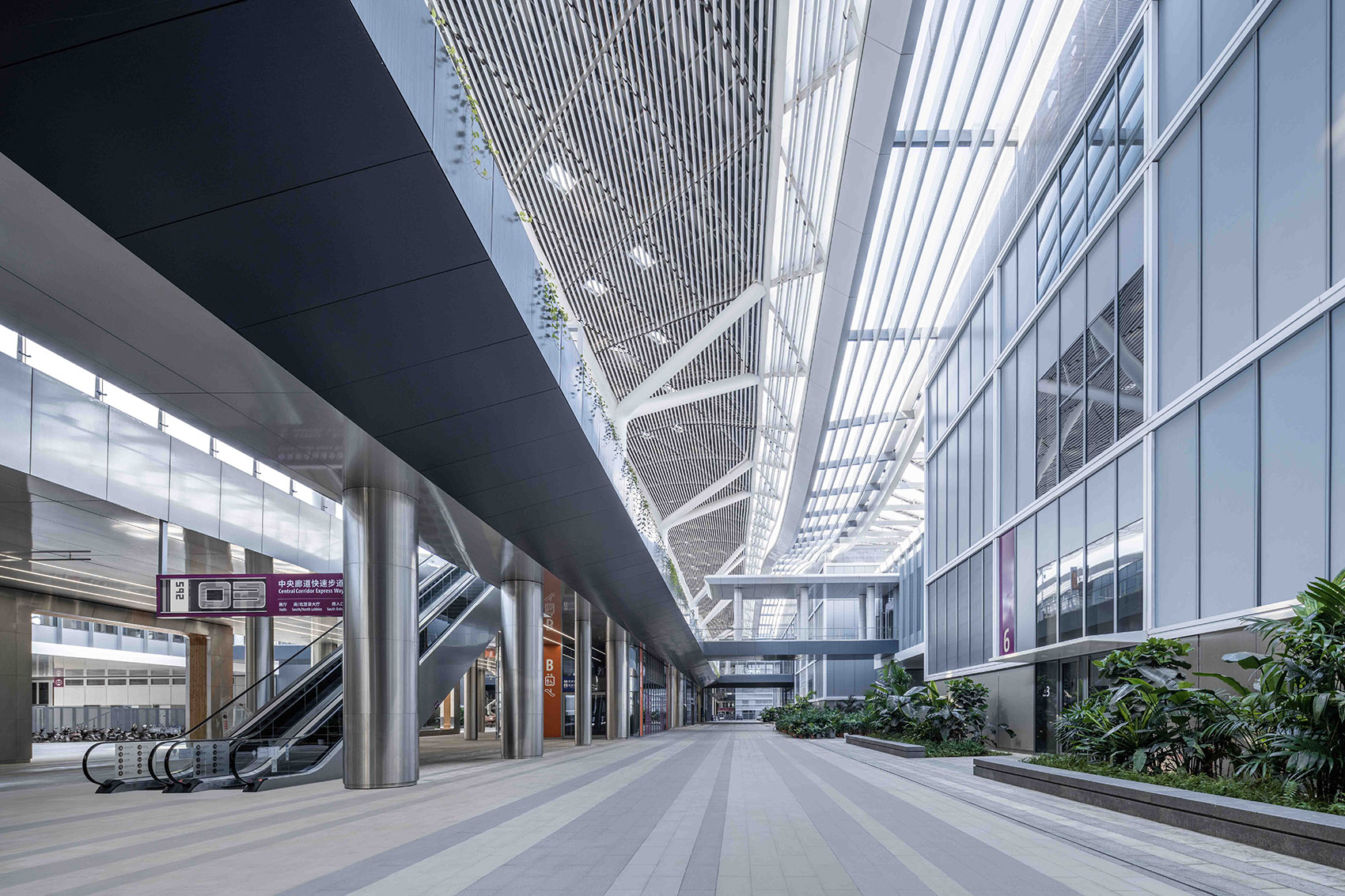 Shenzhen World, China by VP - 谷德设计网