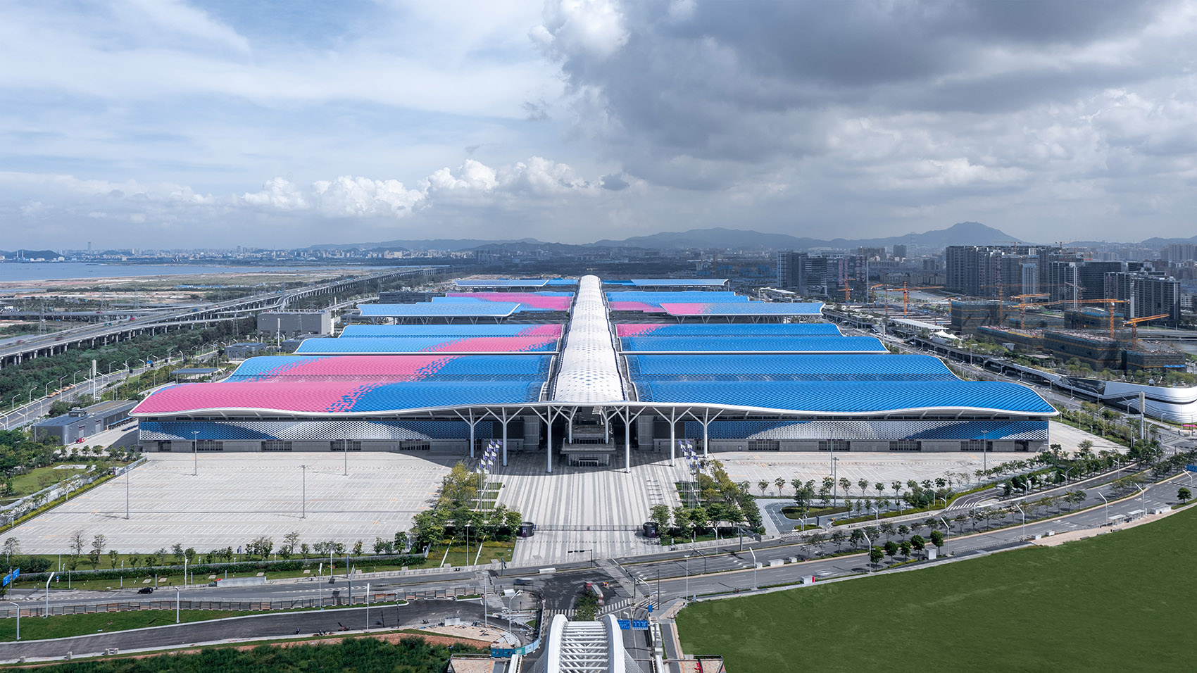 Shenzhen World, China by VP - 谷德设计网