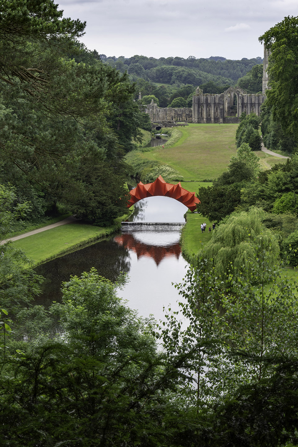 ‘Bridged’ by Steve Messam - 谷德设计网