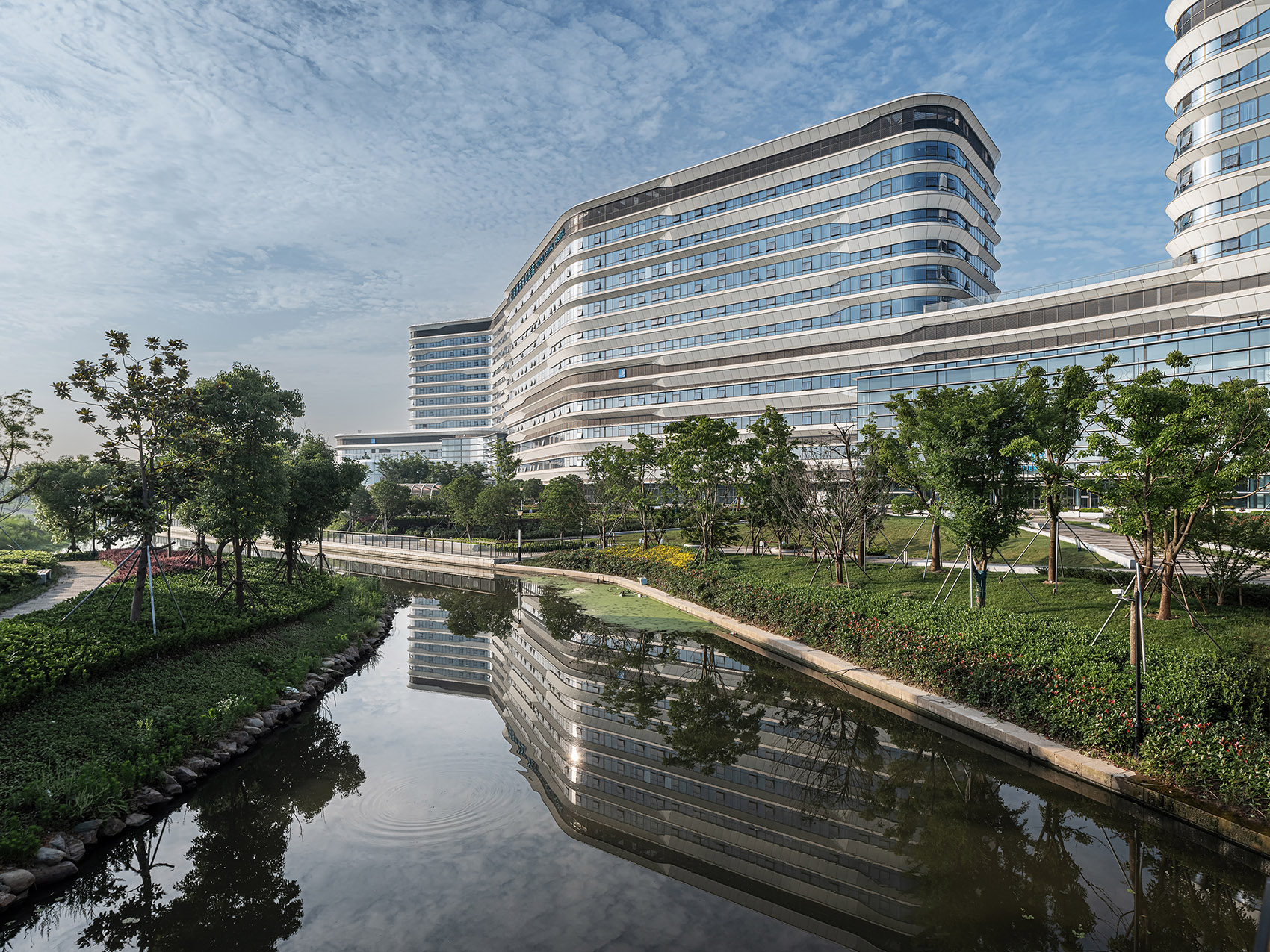 Perkins&Will Completes First Mega Hospital in China, 242,000 square ...