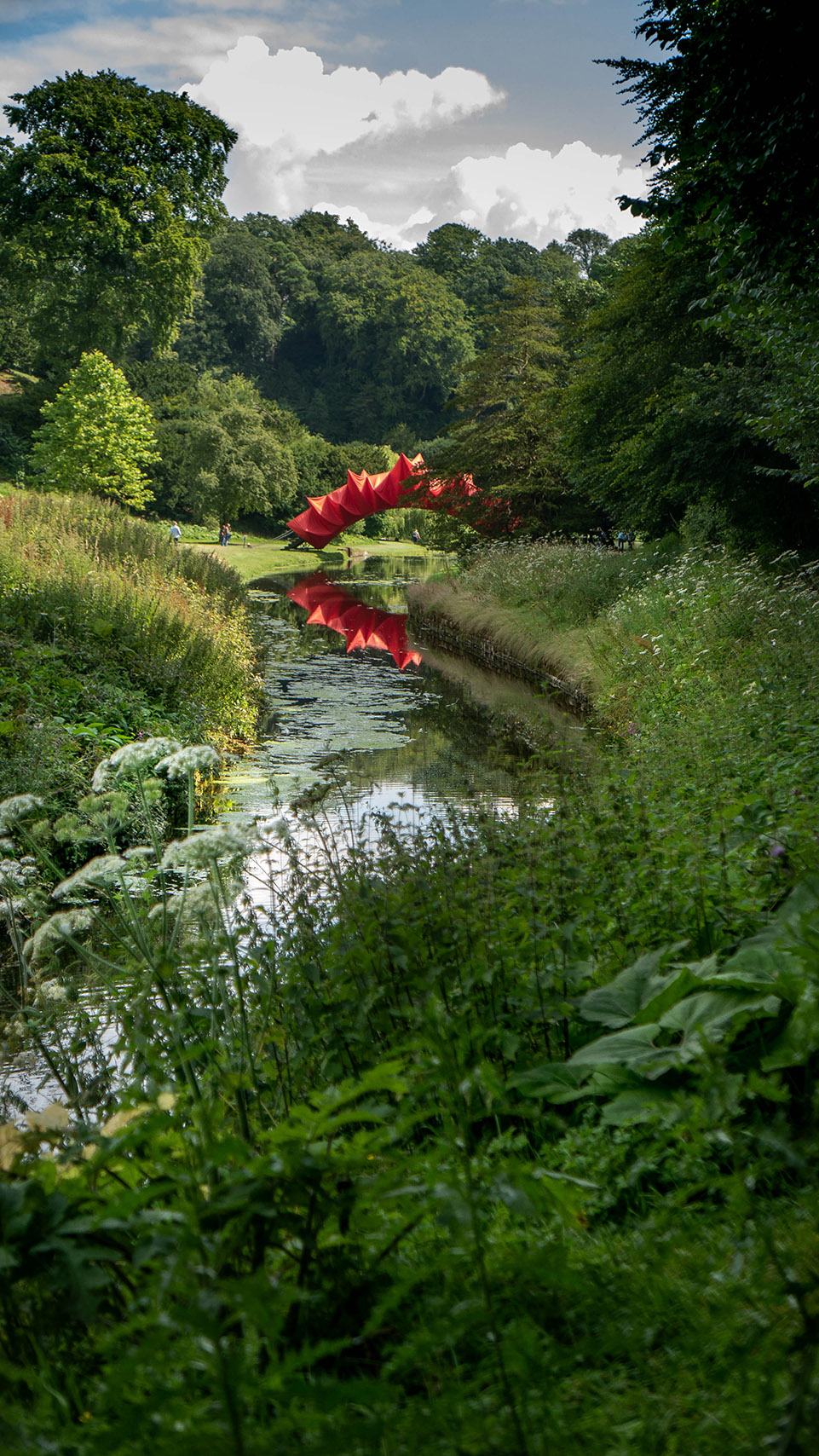 ‘Bridged’ by Steve Messam - 谷德设计网