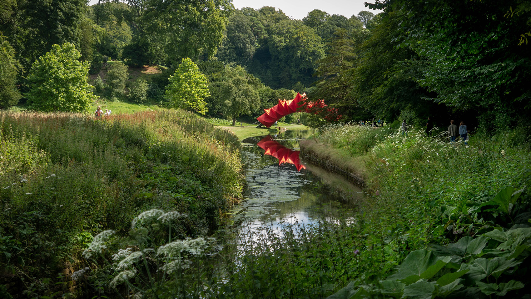 ‘Bridged’ by Steve Messam - 谷德设计网