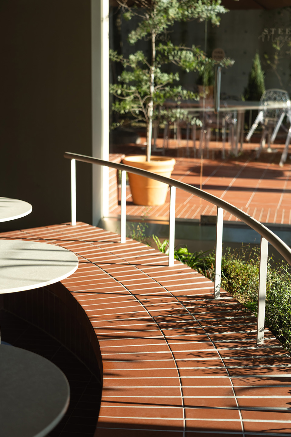 Steel Moment Coffee Shop and Bakery by Assemble Project - 谷德设计网