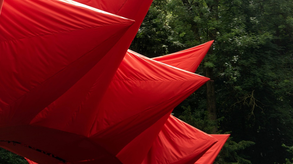 ‘Bridged’ by Steve Messam - 谷德设计网