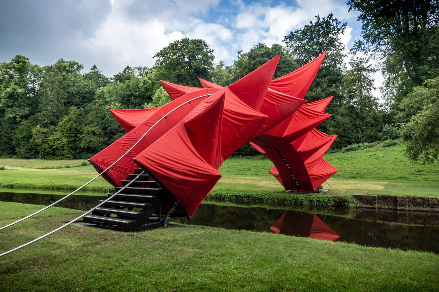 ‘Bridged’ by Steve Messam - 谷德设计网