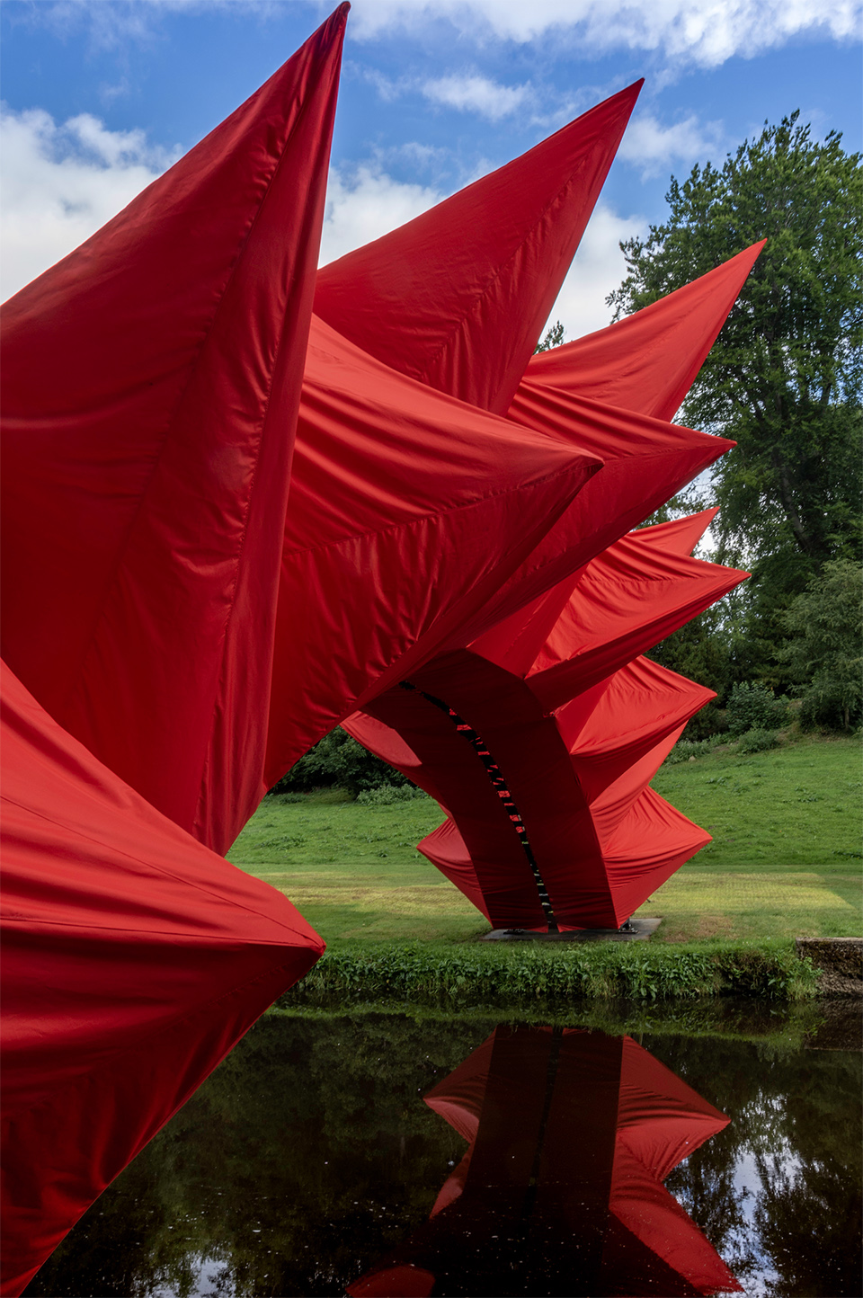 ‘Bridged’ by Steve Messam - 谷德设计网