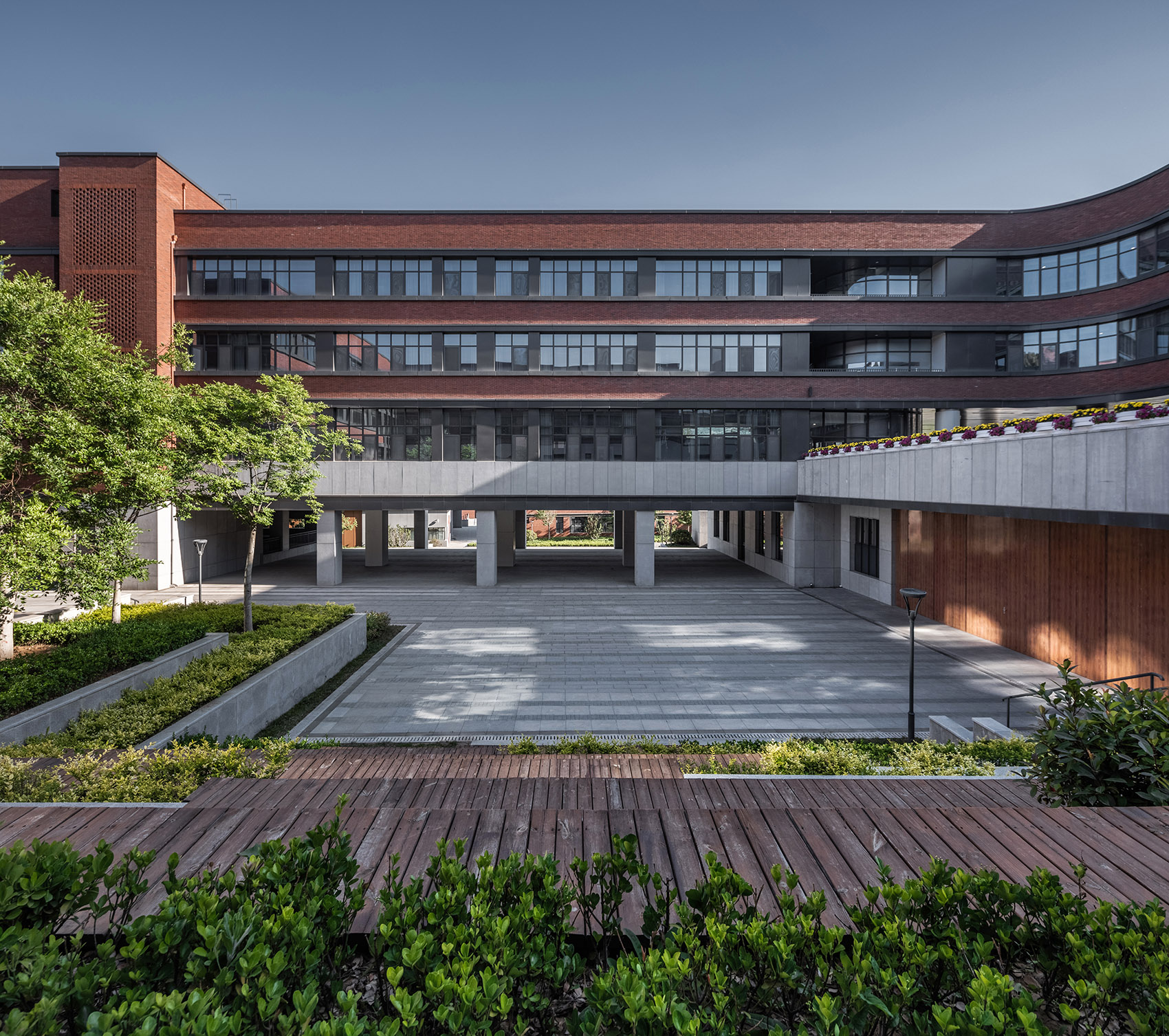 Jinan Xinhang Experimental Foreign Language School, China by Qingdao ...