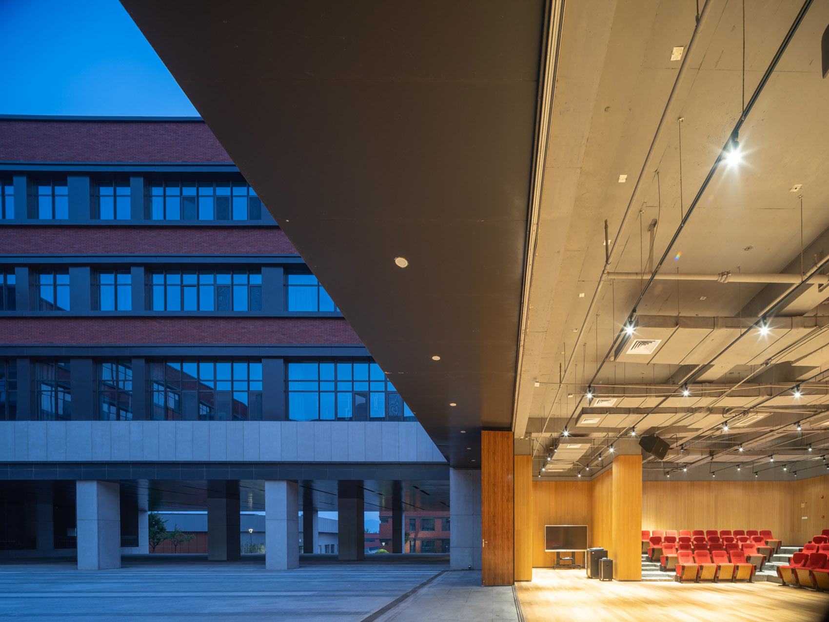 Jinan Xinhang Experimental Foreign Language School, China by Qingdao ...