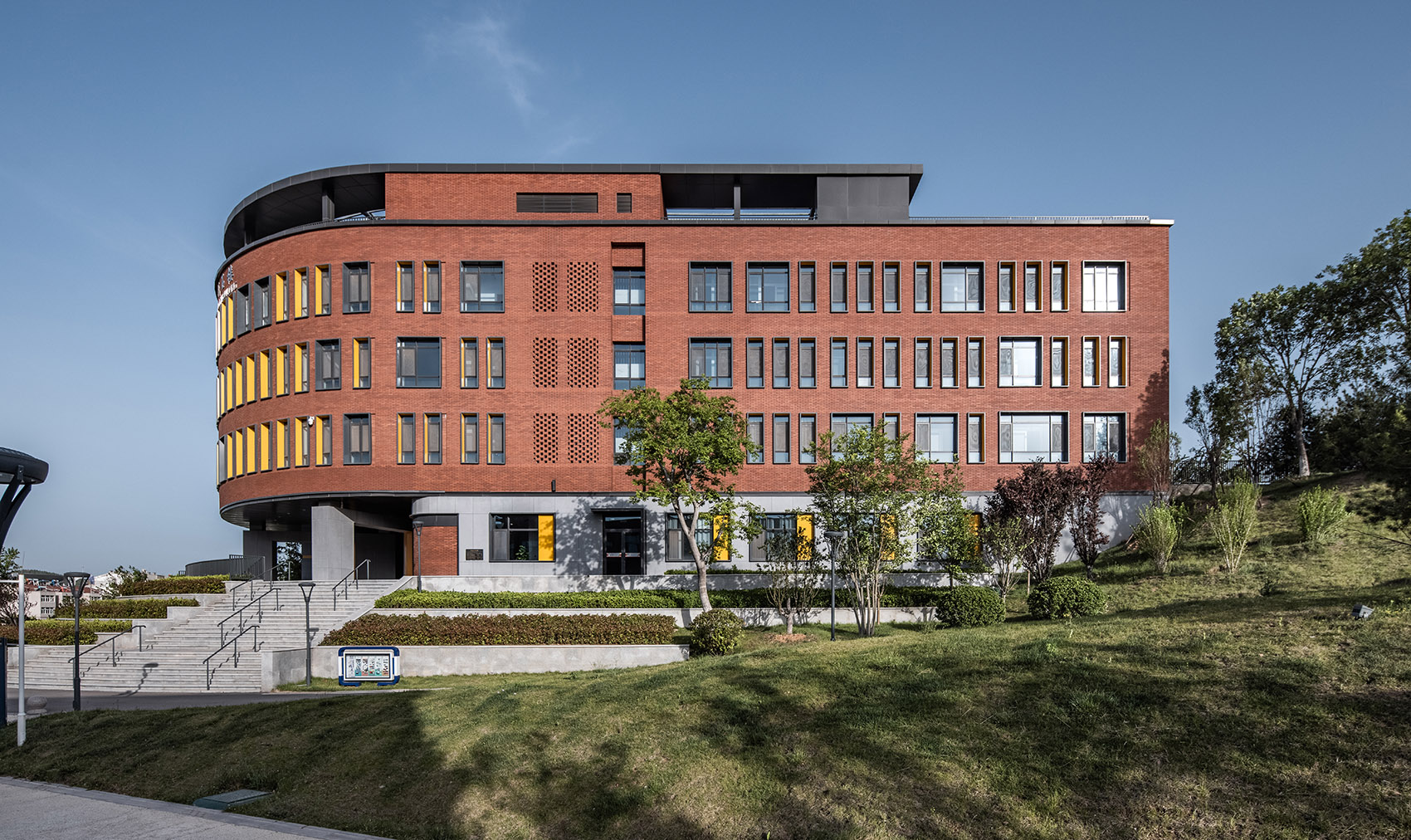 Jinan Xinhang Experimental Foreign Language School, China by Qingdao ...