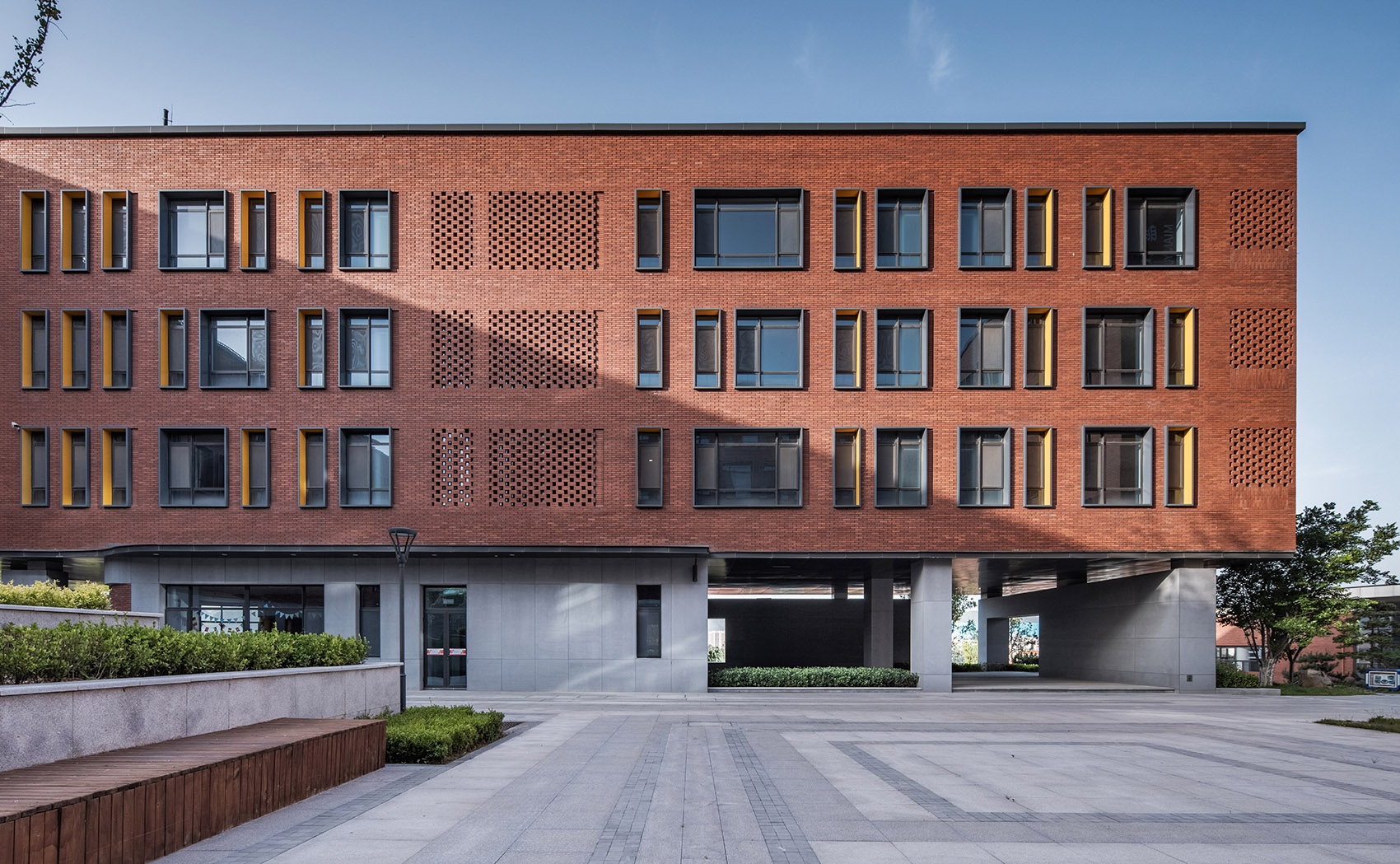 Jinan Xinhang Experimental Foreign Language School, China by Qingdao ...