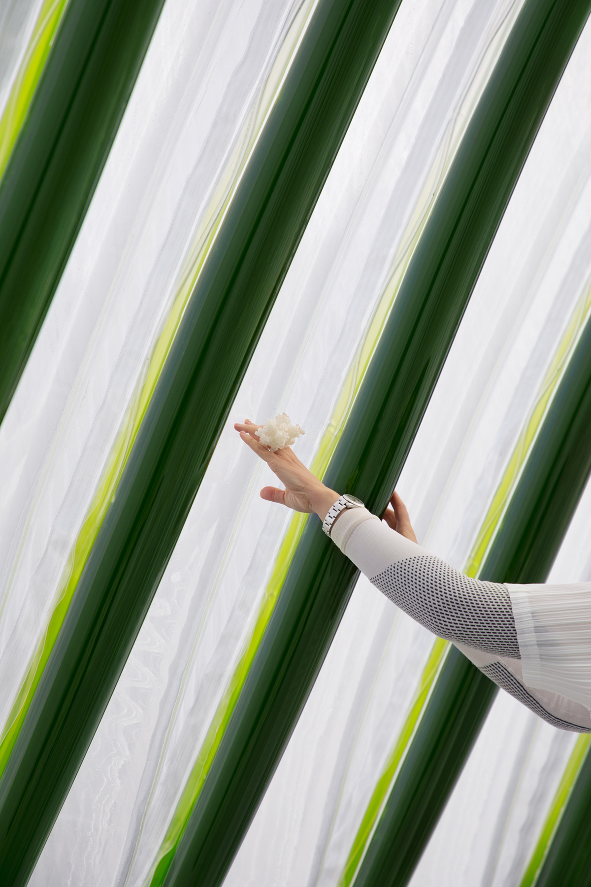 Air Bubble air-purifying eco-machine by ecoLogicStudio - 谷德设计网