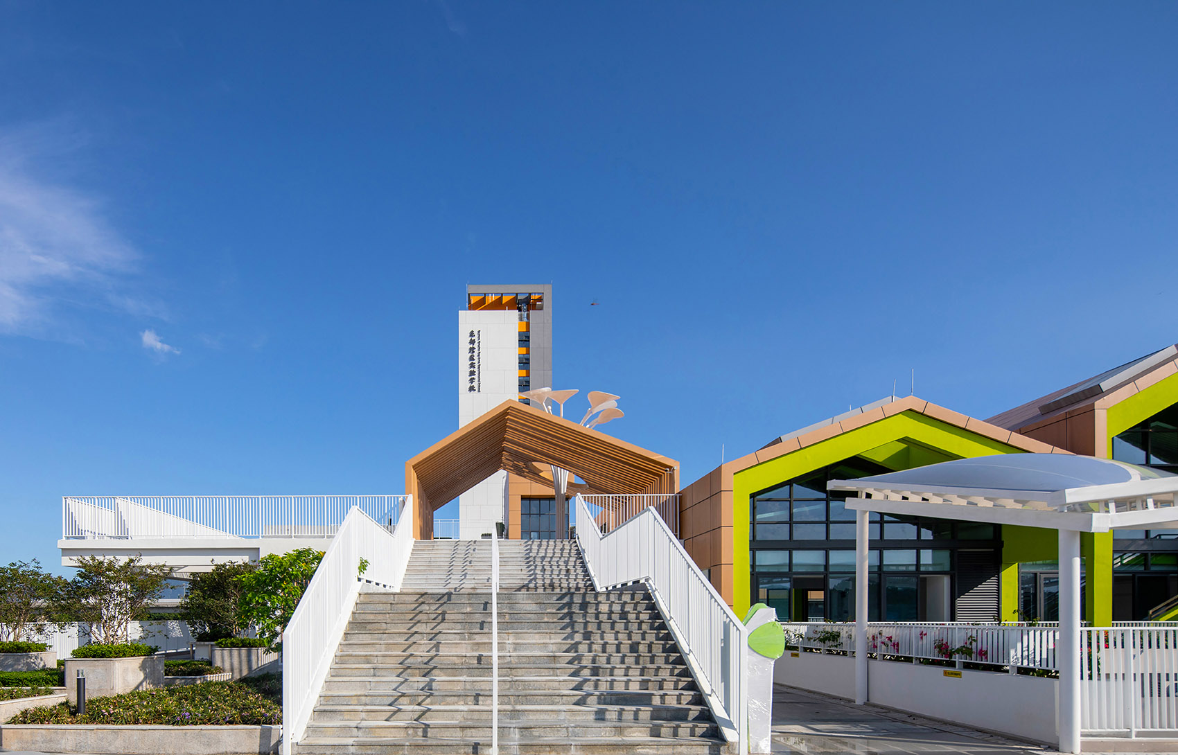 Shenzhen Eastern Bay Area Experimental School, China by Jeffery Design ...