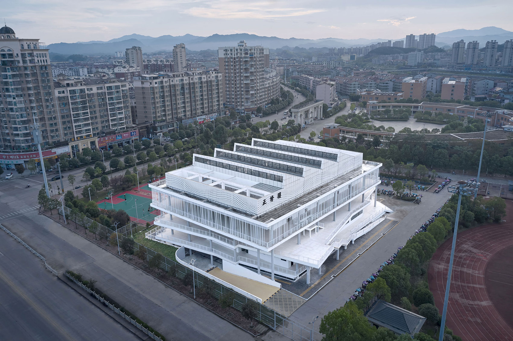 Yihuang 1st High School Complex, Jiangxi, China by Leeko Studio - 谷德设计网