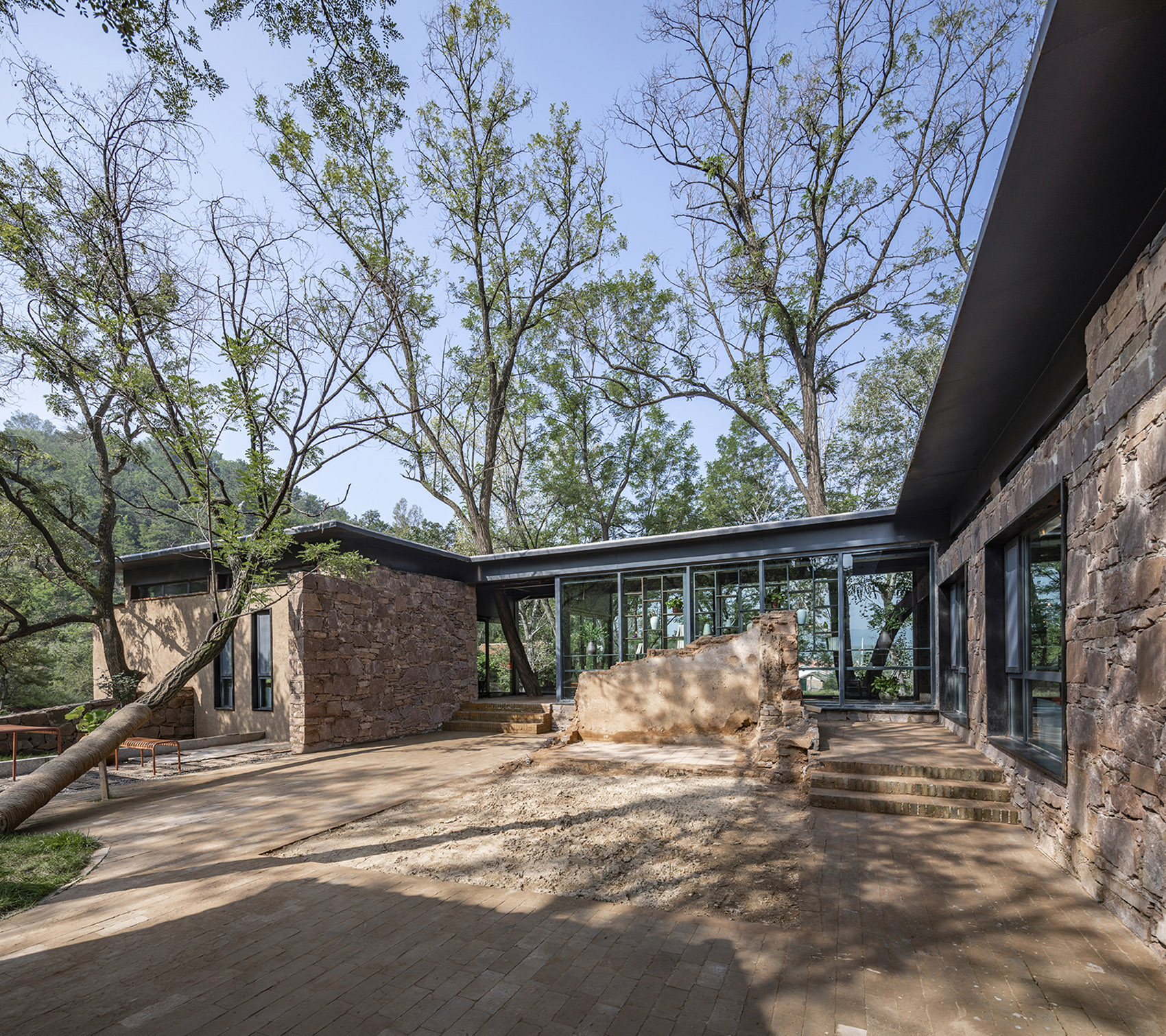 The Arsenal Café, China by 3andwich Deisgn - 谷德设计网