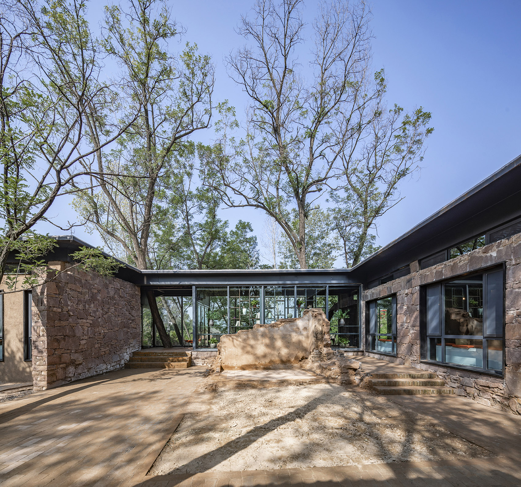 The Arsenal Café, China by 3andwich Deisgn - 谷德设计网