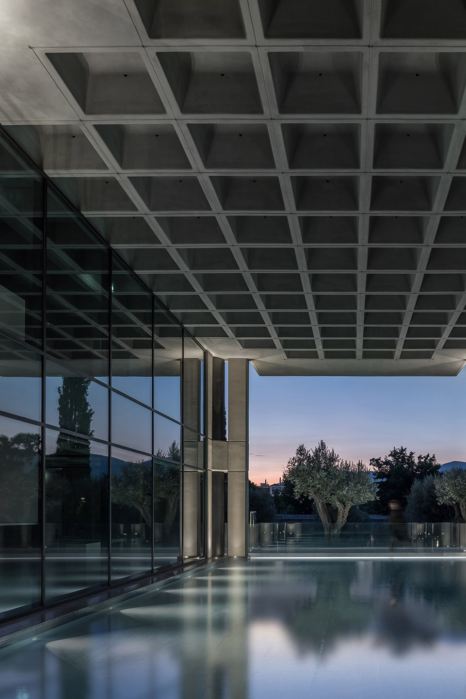 Office Building in Attica by Georges Batzios Architects - 谷德设计网