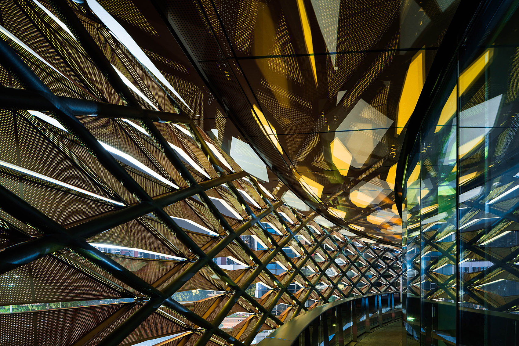 Infinitus Plaza, Guangzhou, China by Zaha Hadid Architects - 谷德设计网