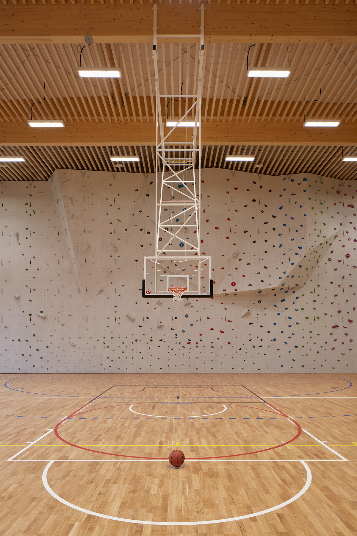 Sports Hall in Borky by ov-a - 谷德设计网