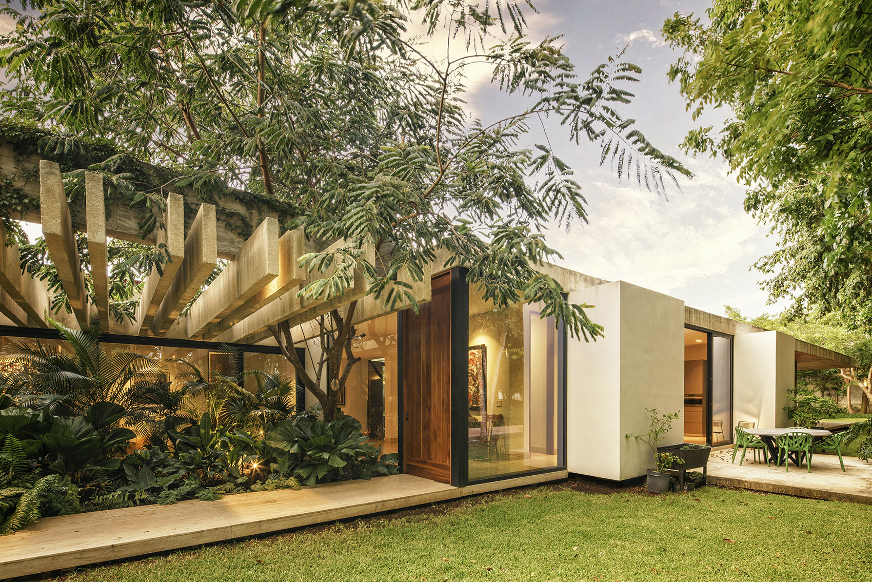 Akúun House by Arkham Projects - 谷德设计网